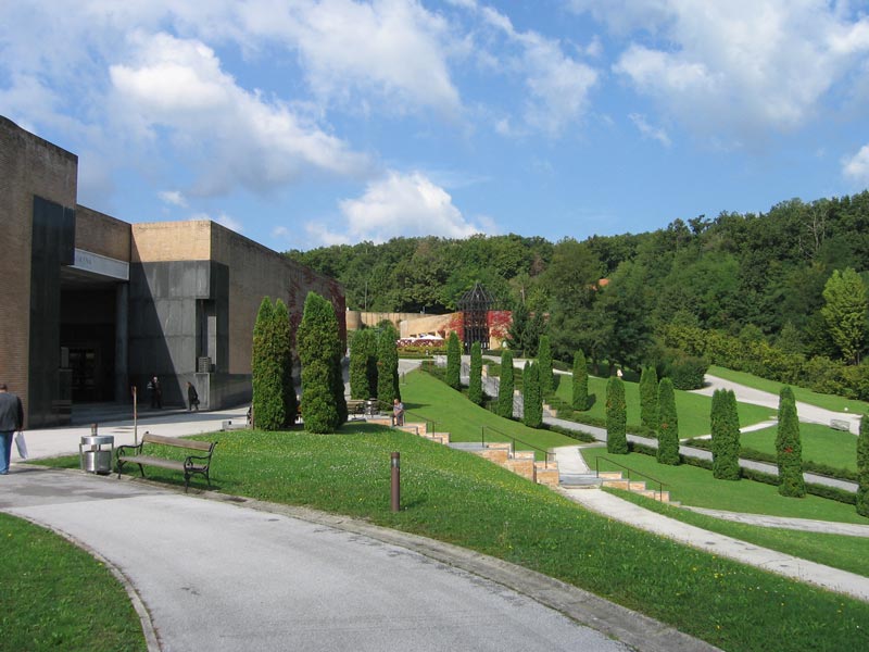 Gradska groblja Zagreb - Gaj urni - Krematorij